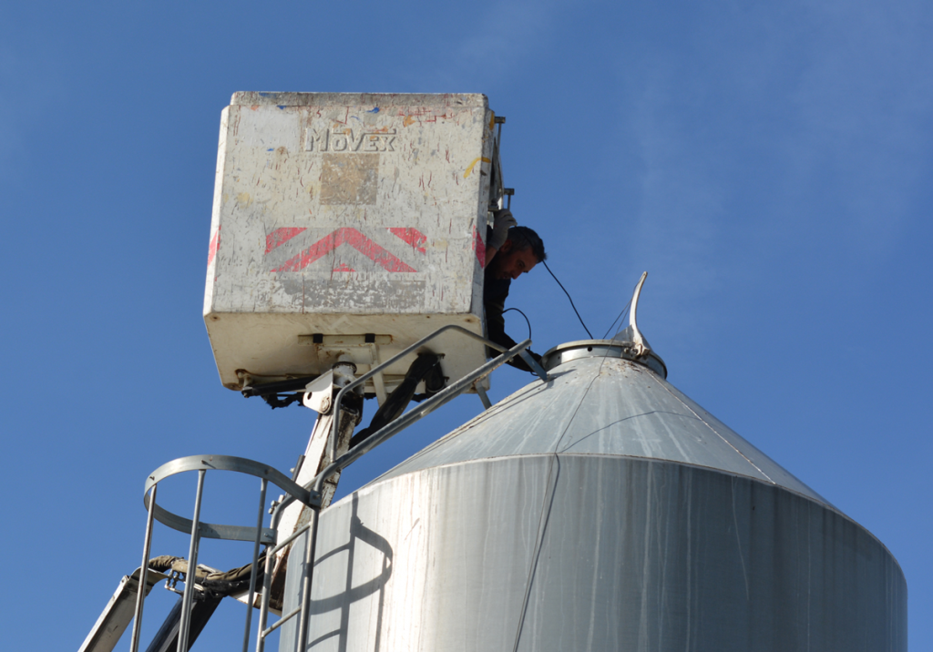 New radar sensor to control liquid tanks and grain silos levels - Libelium